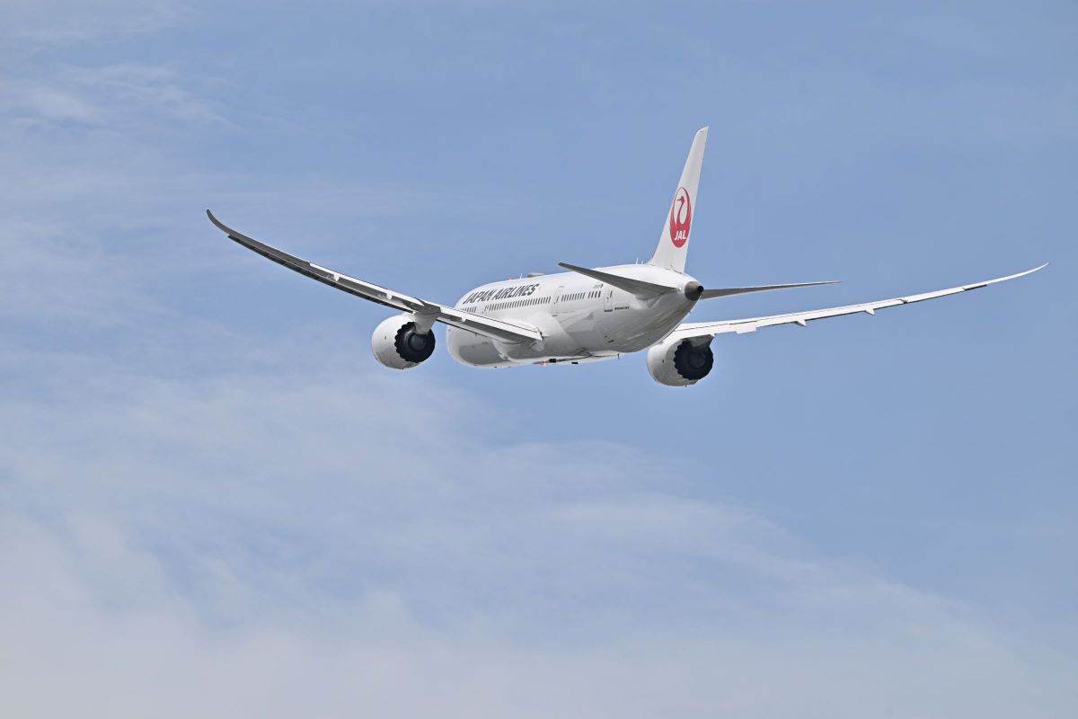 青空を飛ぶB787 | GANREF