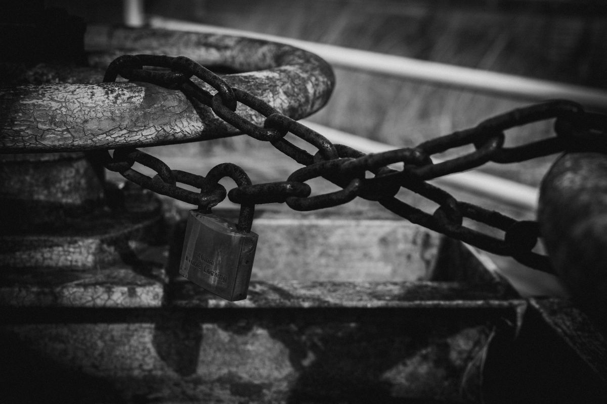 Infinite chain. | GANREF