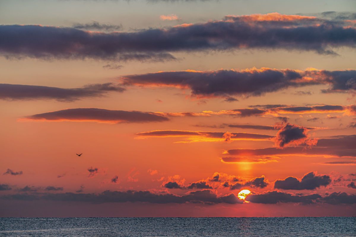 Dramatic sun pillar | GANREF