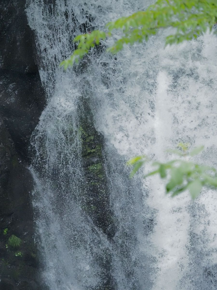 Waterfall splash | GANREF