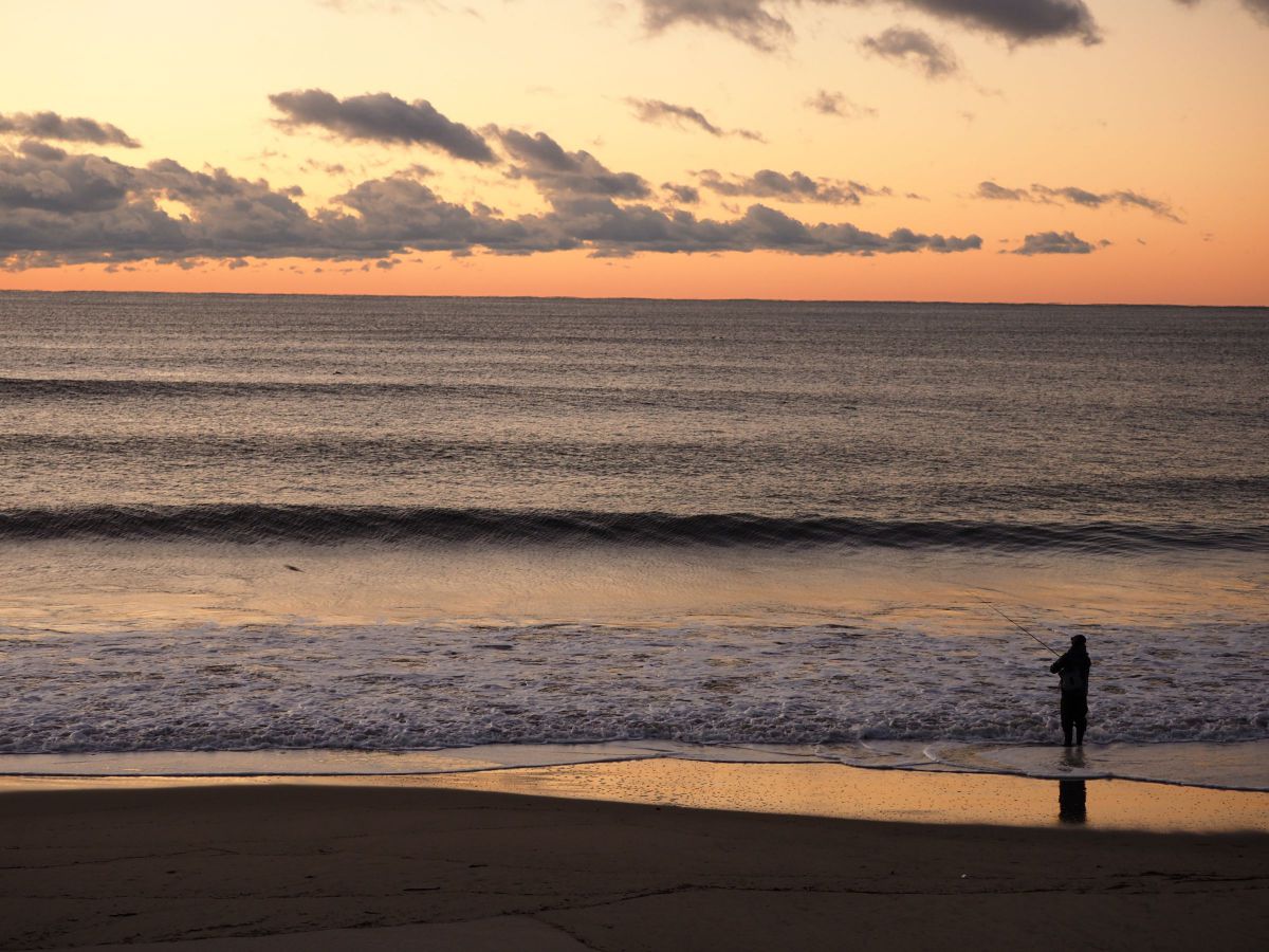 A fisherman at the breaking Dawn | GANREF