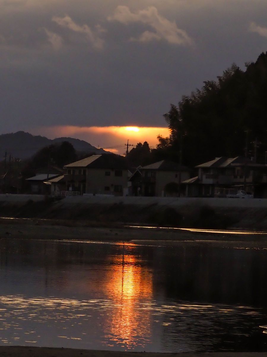 雲の隙間から・・・ Ganref