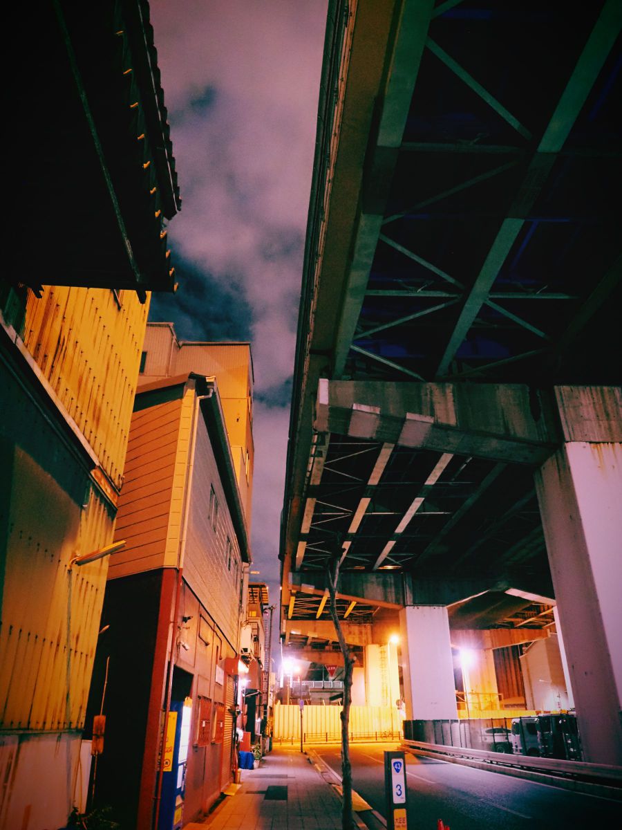 高架道路と工場 | GANREF