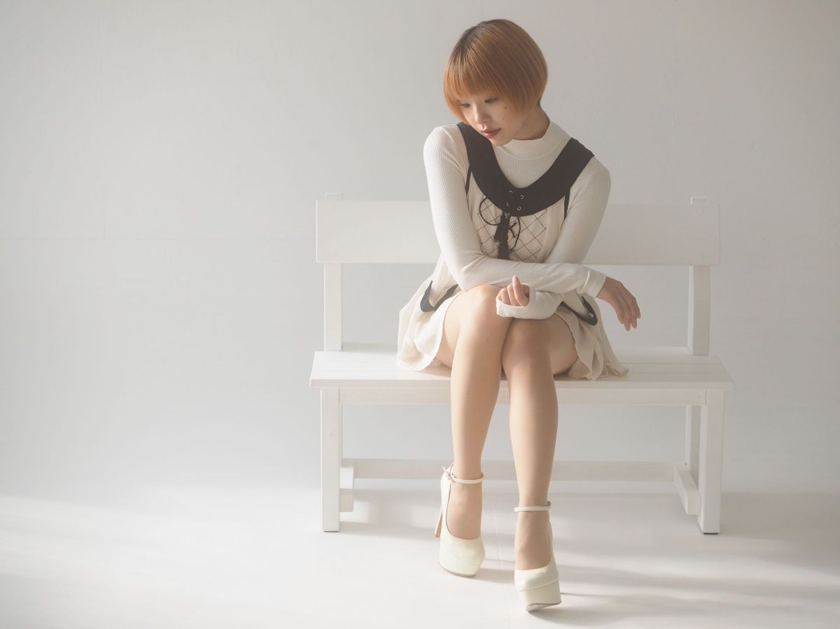 Lonely Girl | GANREF