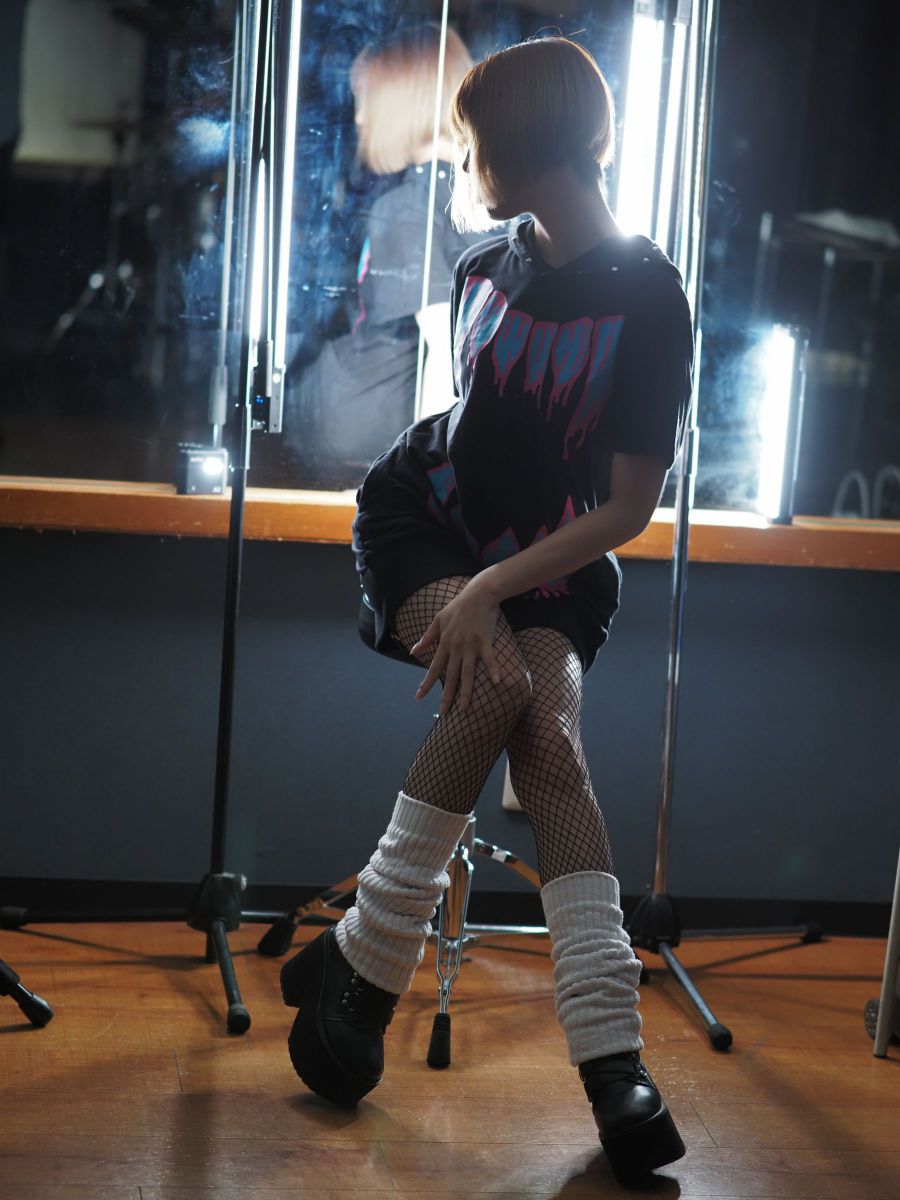 Girl in the Mirror | GANREF