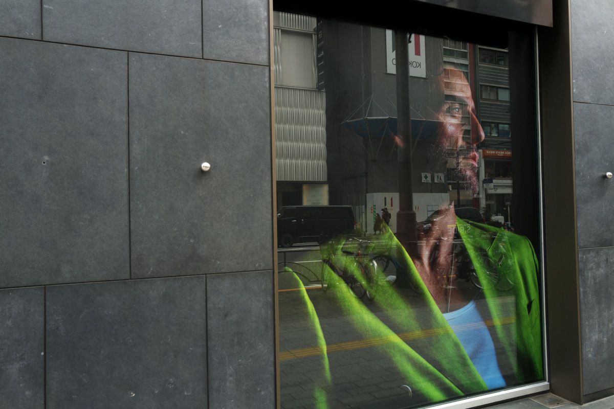 show window.... | GANREF