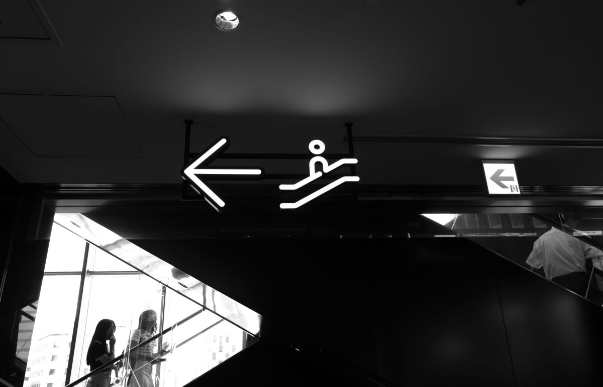 to the left...... | GANREF