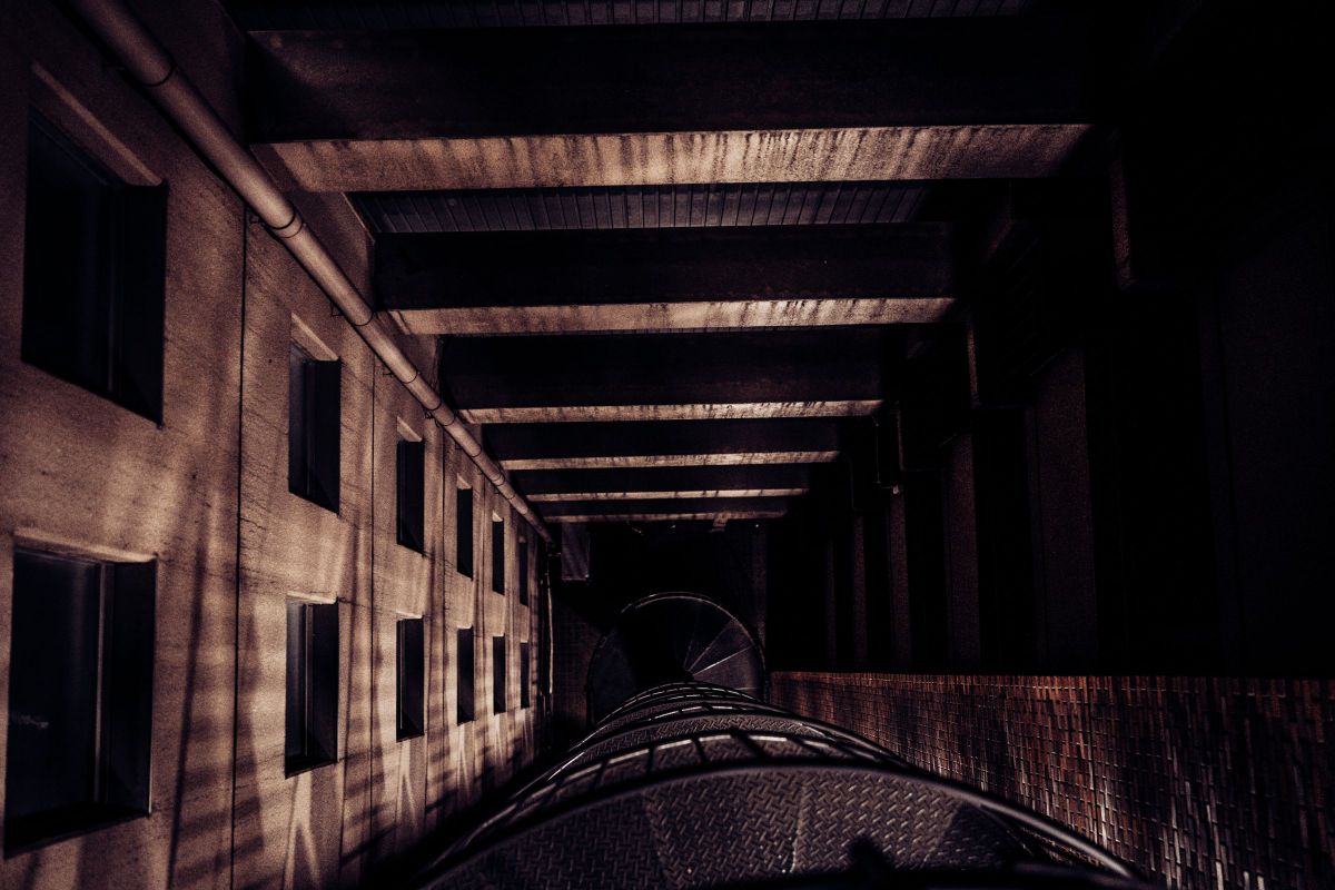 Shall we go to the underground? | GANREF