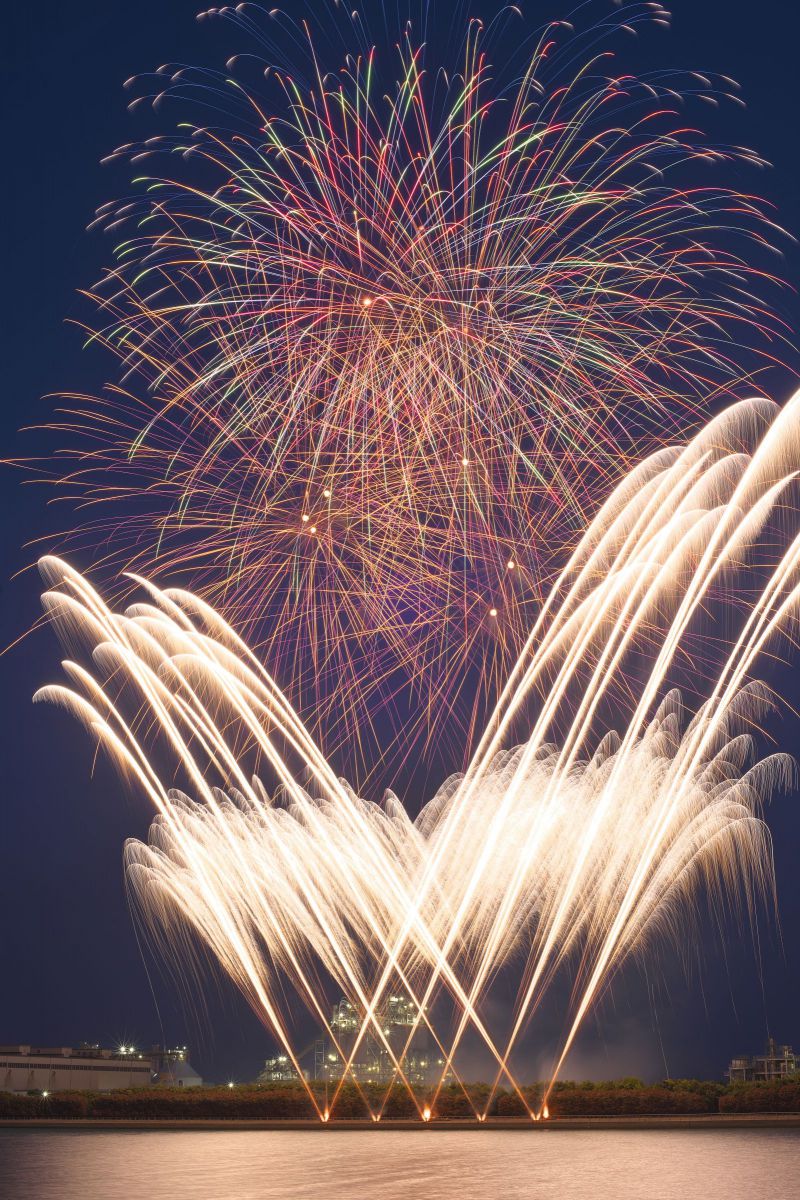 hide behind | GANREF