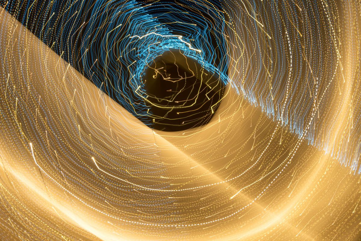 光の流れの中で | GANREF