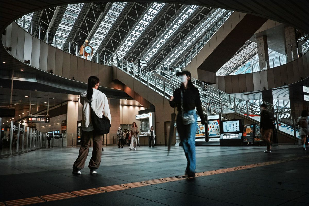 すれ違い | GANREF