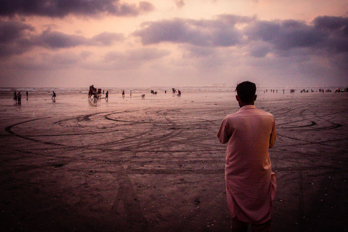 行き交う砂浜 | GANREF