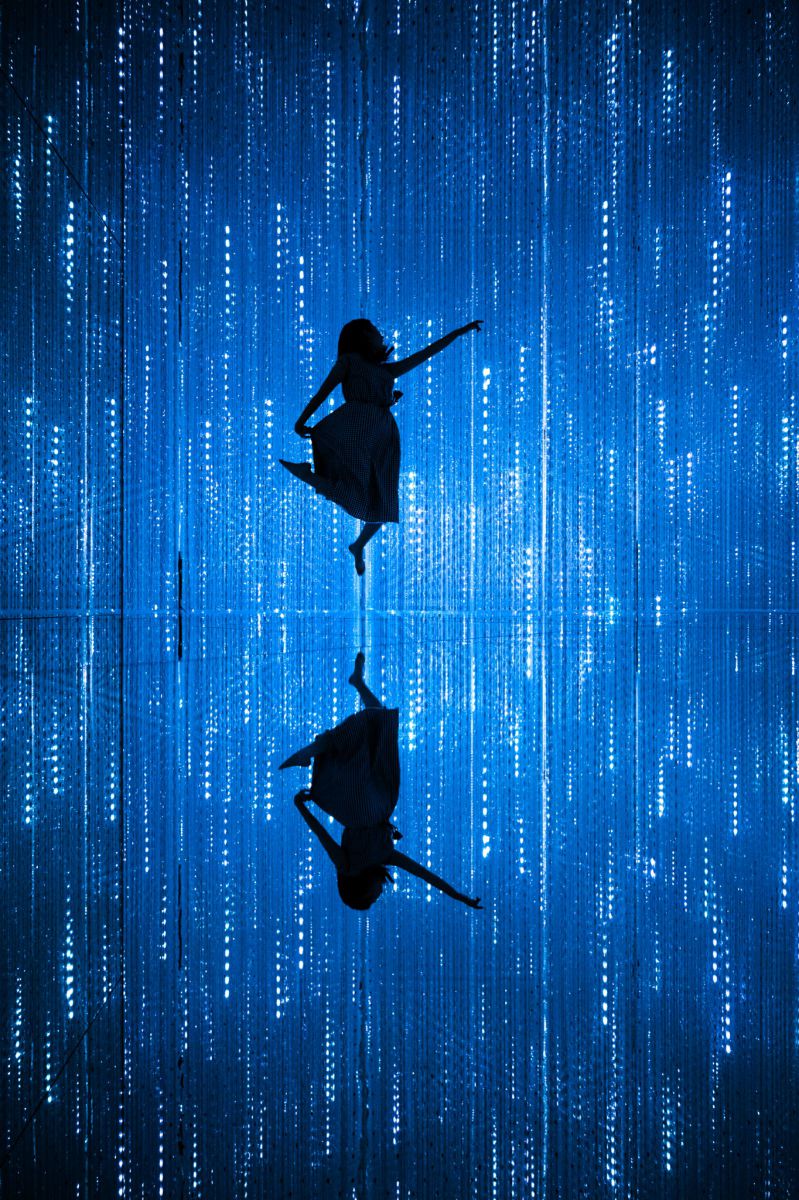 Dancing with lights | GANREF