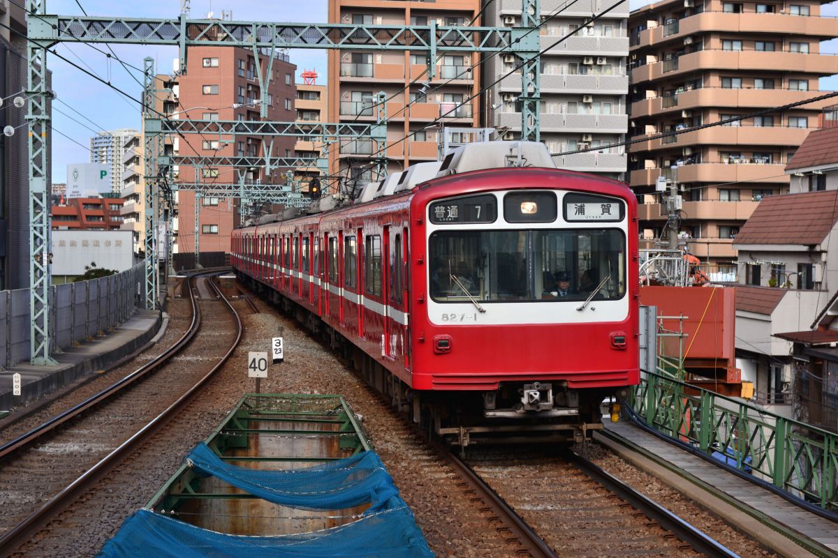 京急800形 戸部駅からの撮影にて | GANREF
