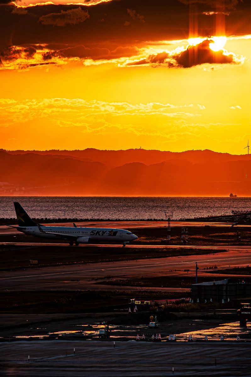 夕暮れの空港 | GANREF
