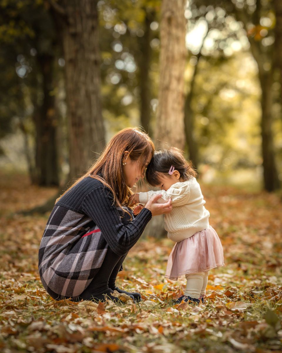 What an affectionate moment. | GANREF