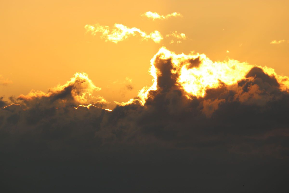 雲の隙間から | GANREF