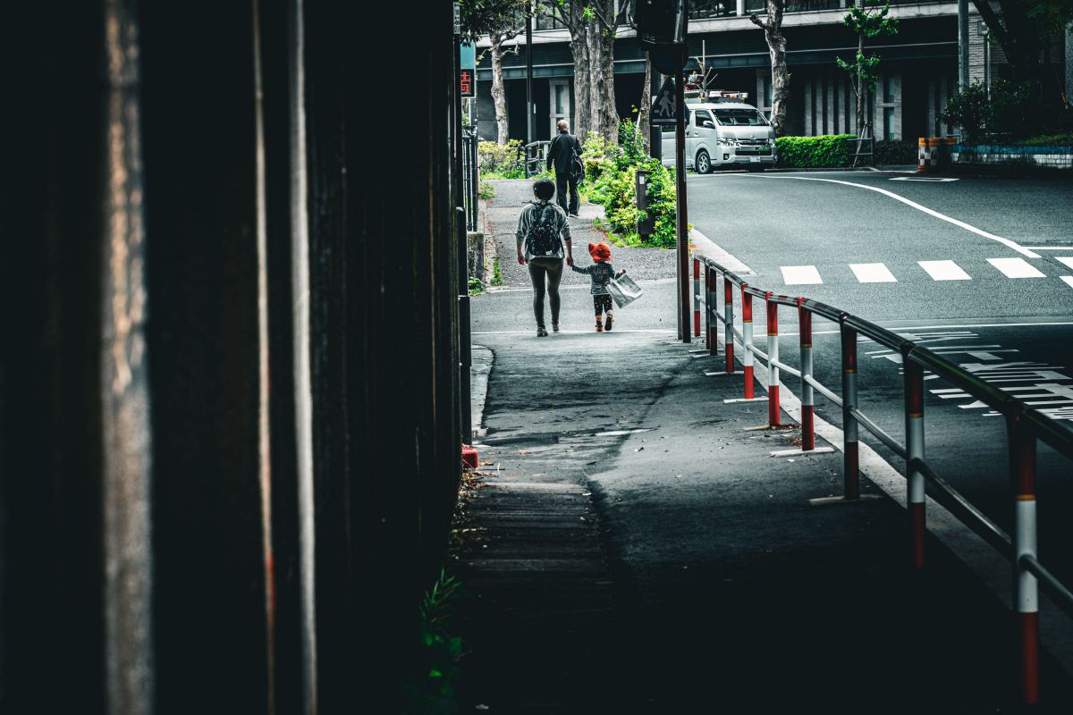 右見て、左見て | GANREF