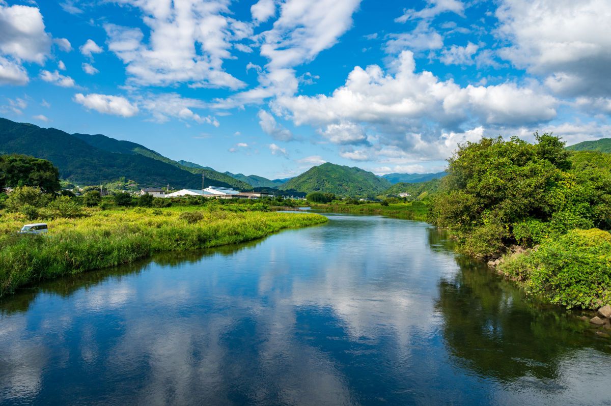 里の川にて | GANREF