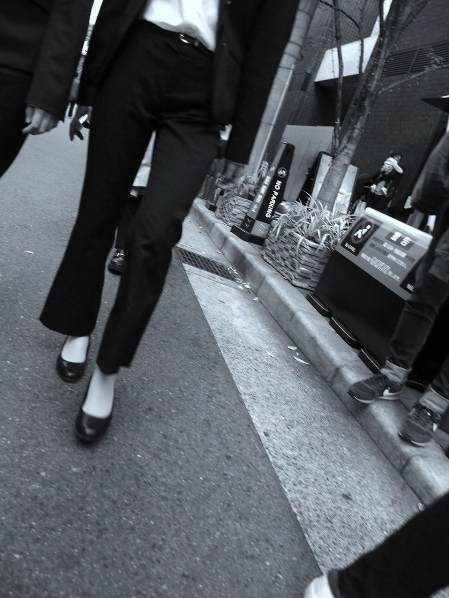 闊歩する女 | GANREF