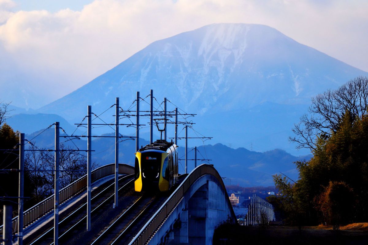 陸橋を越えて | GANREF