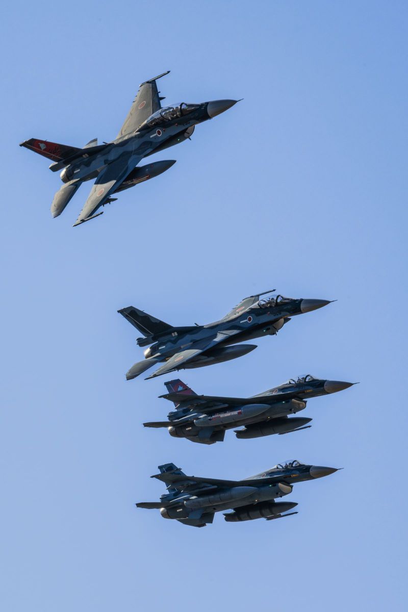 百里、F-2! | GANREF