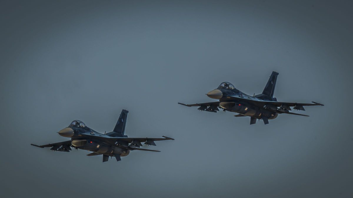 百里、F-2! | GANREF