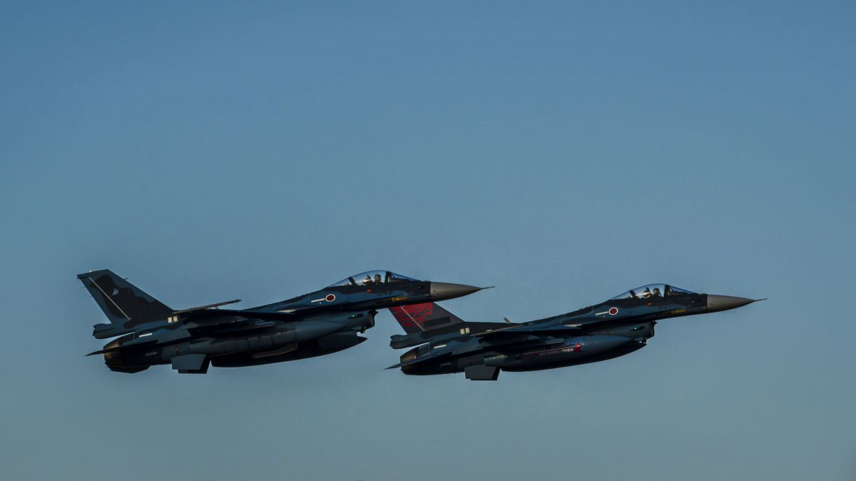 百里、F-2 | GANREF