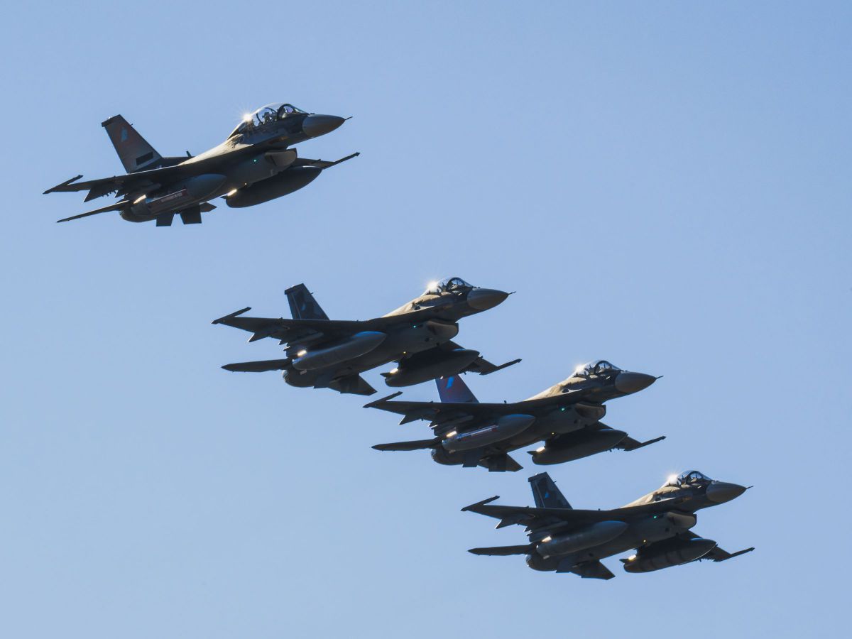 百里、F-2! | GANREF