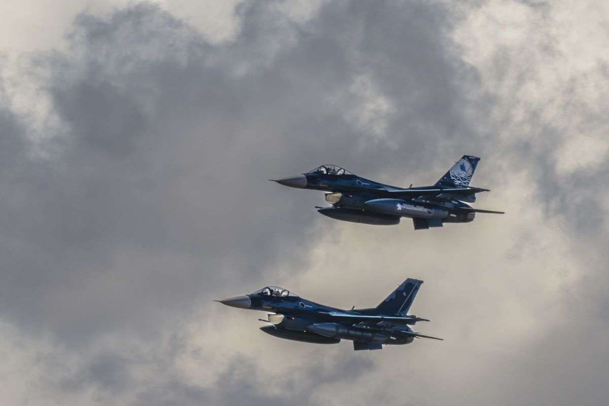 百里、F-2! | GANREF