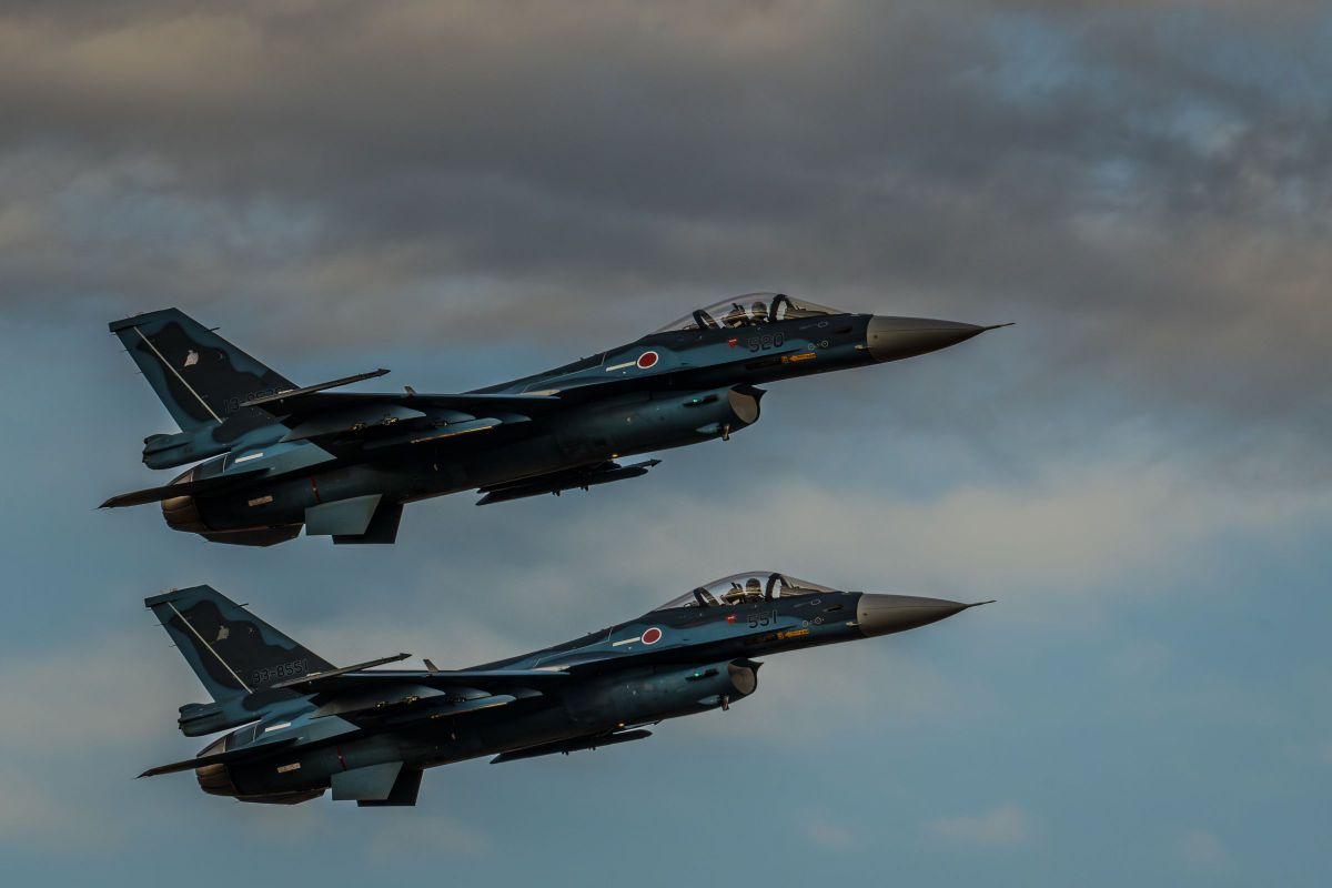 百里、F-2! | GANREF