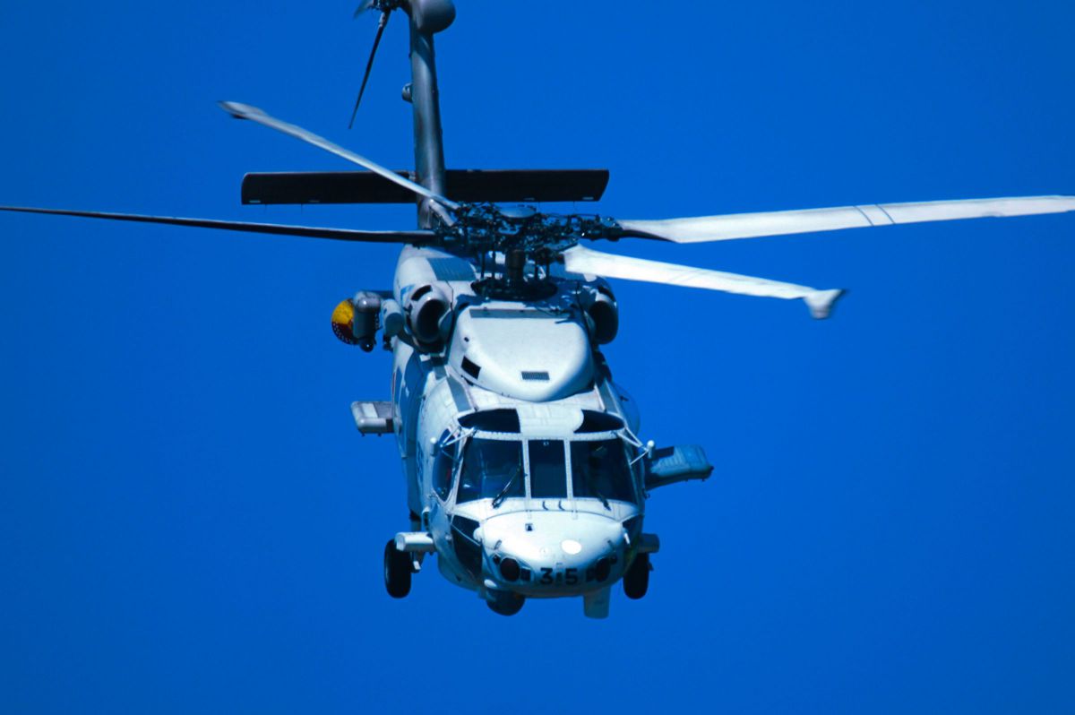 SH-60K正面飛行 | GANREF