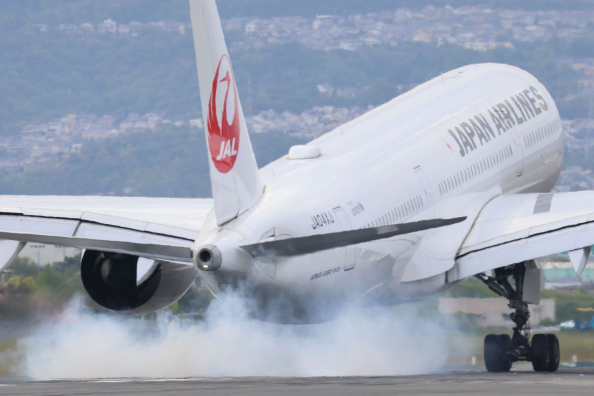 Touch down, now | GANREF