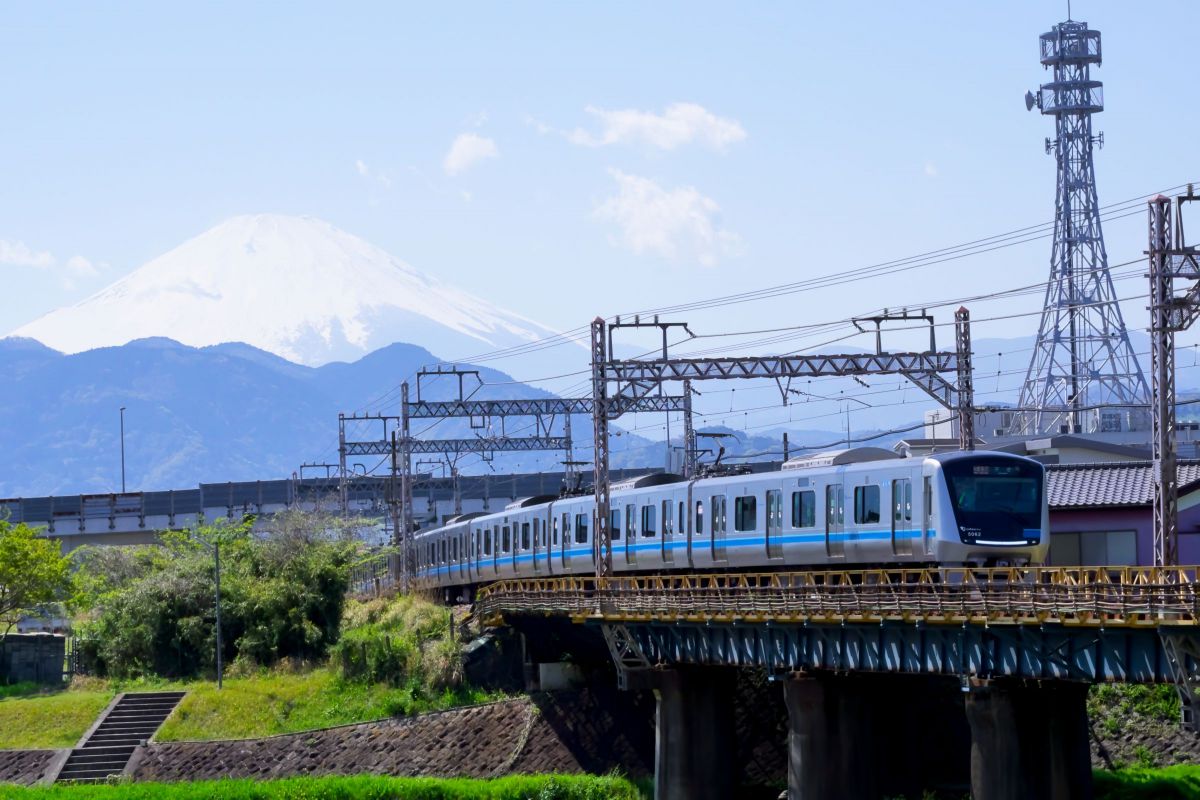 青と白 富士山と小田急 | GANREF