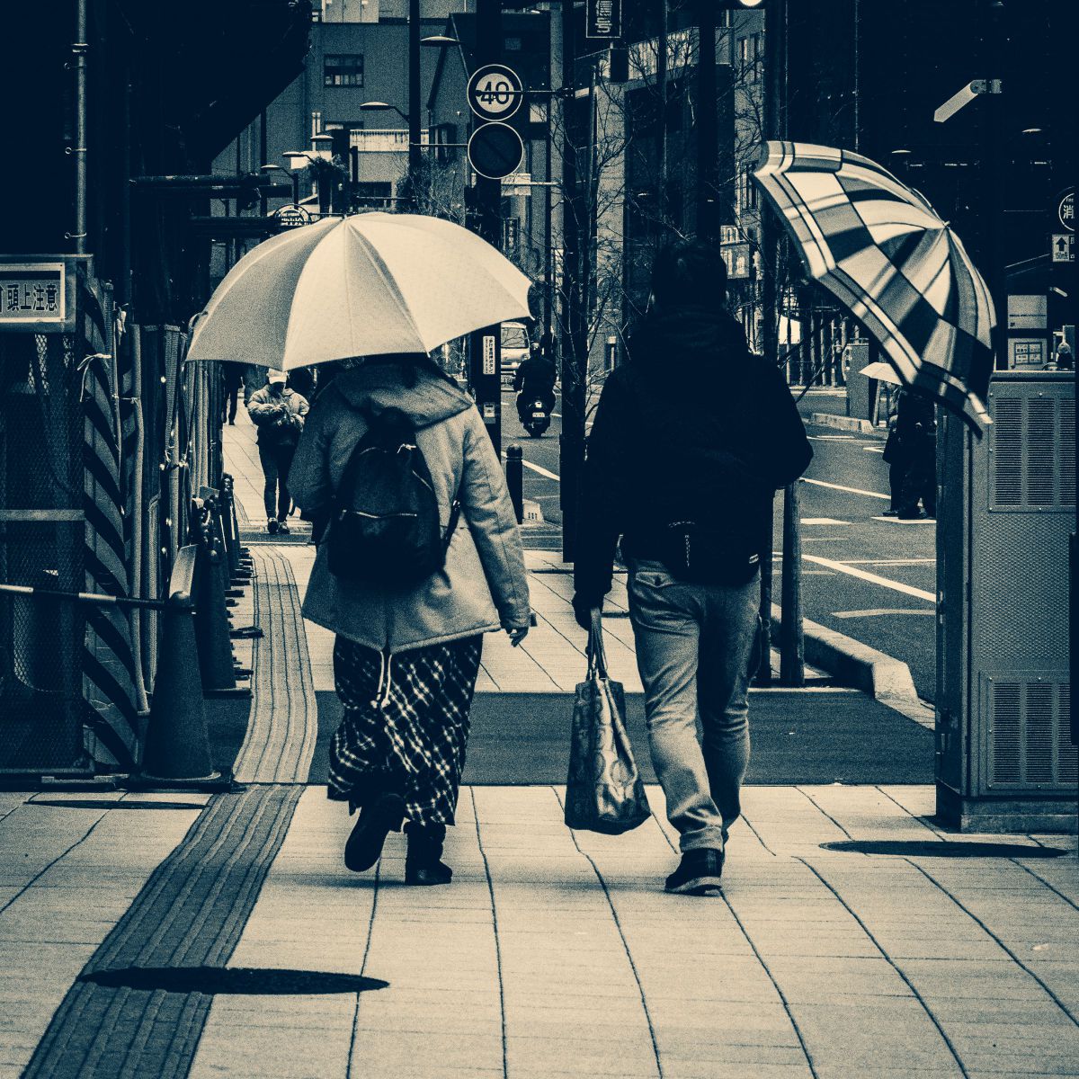 頭上注意 | GANREF