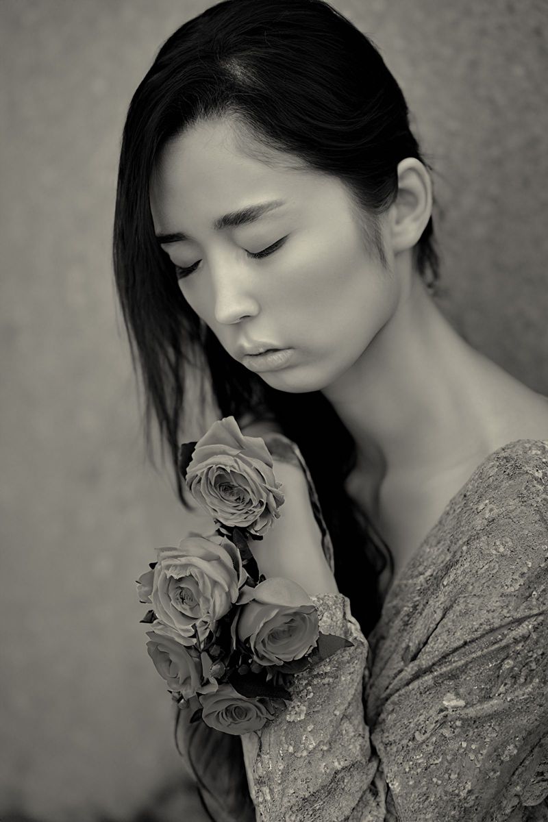 Hold your tears | GANREF