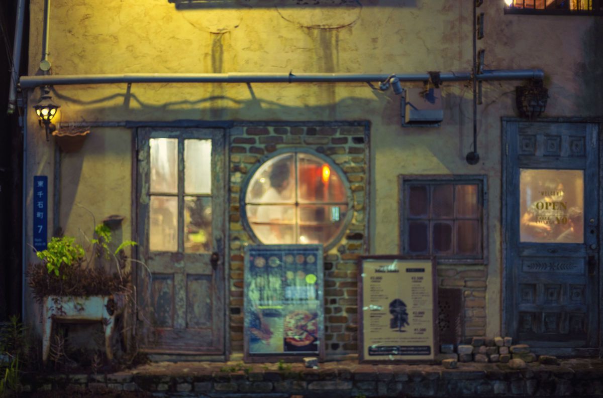 Night window * | GANREF