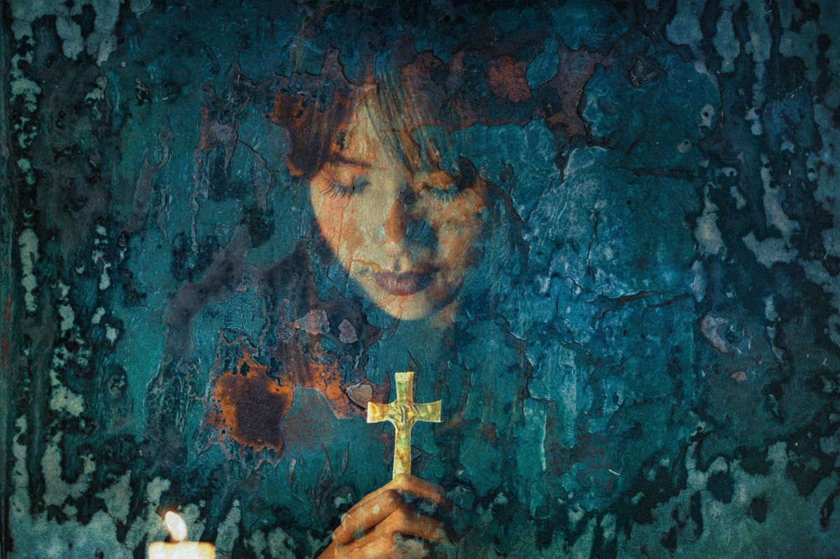 In the light of the holy candle | GANREF