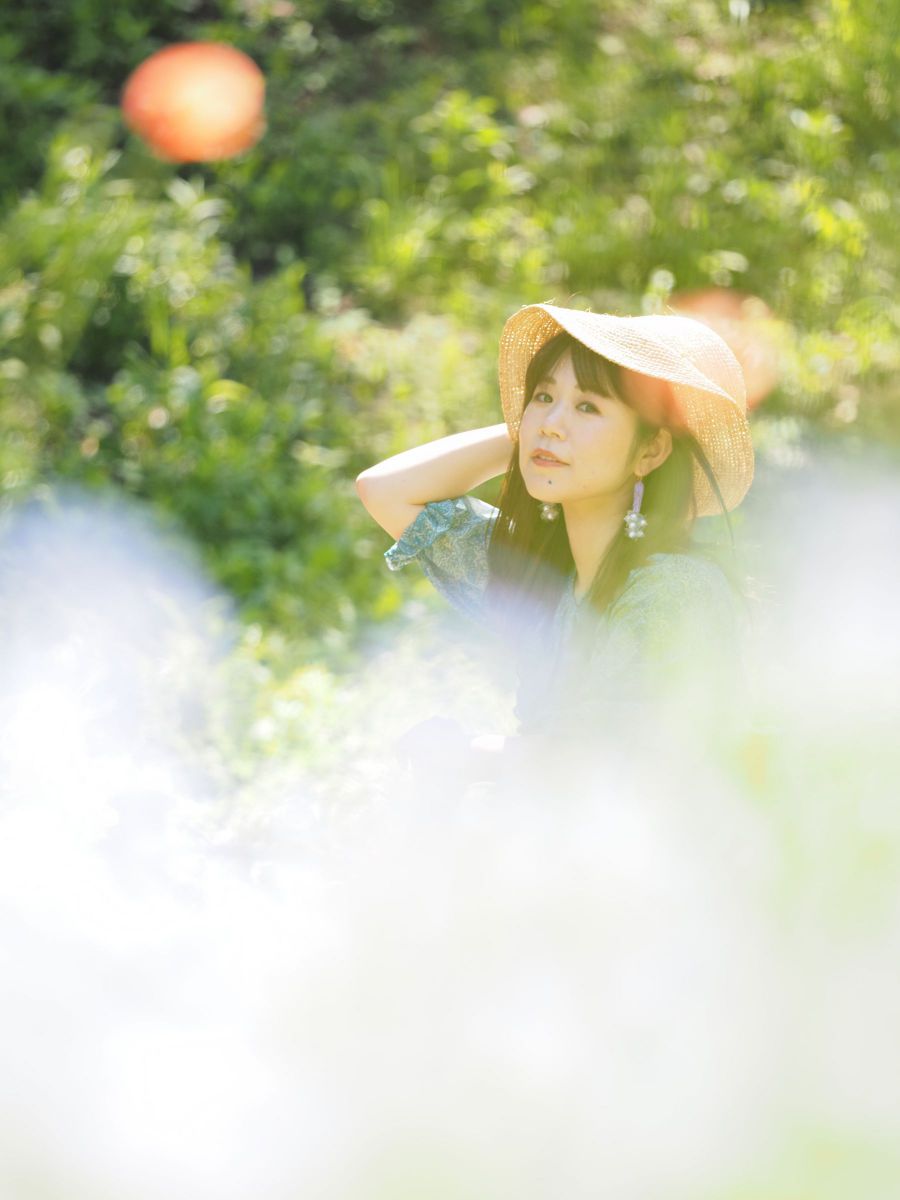 とけゆく彩りの中、きみはひときわ鮮やかにかがやく | GANREF