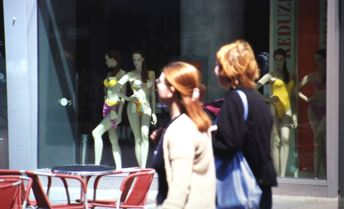 Window display | GANREF