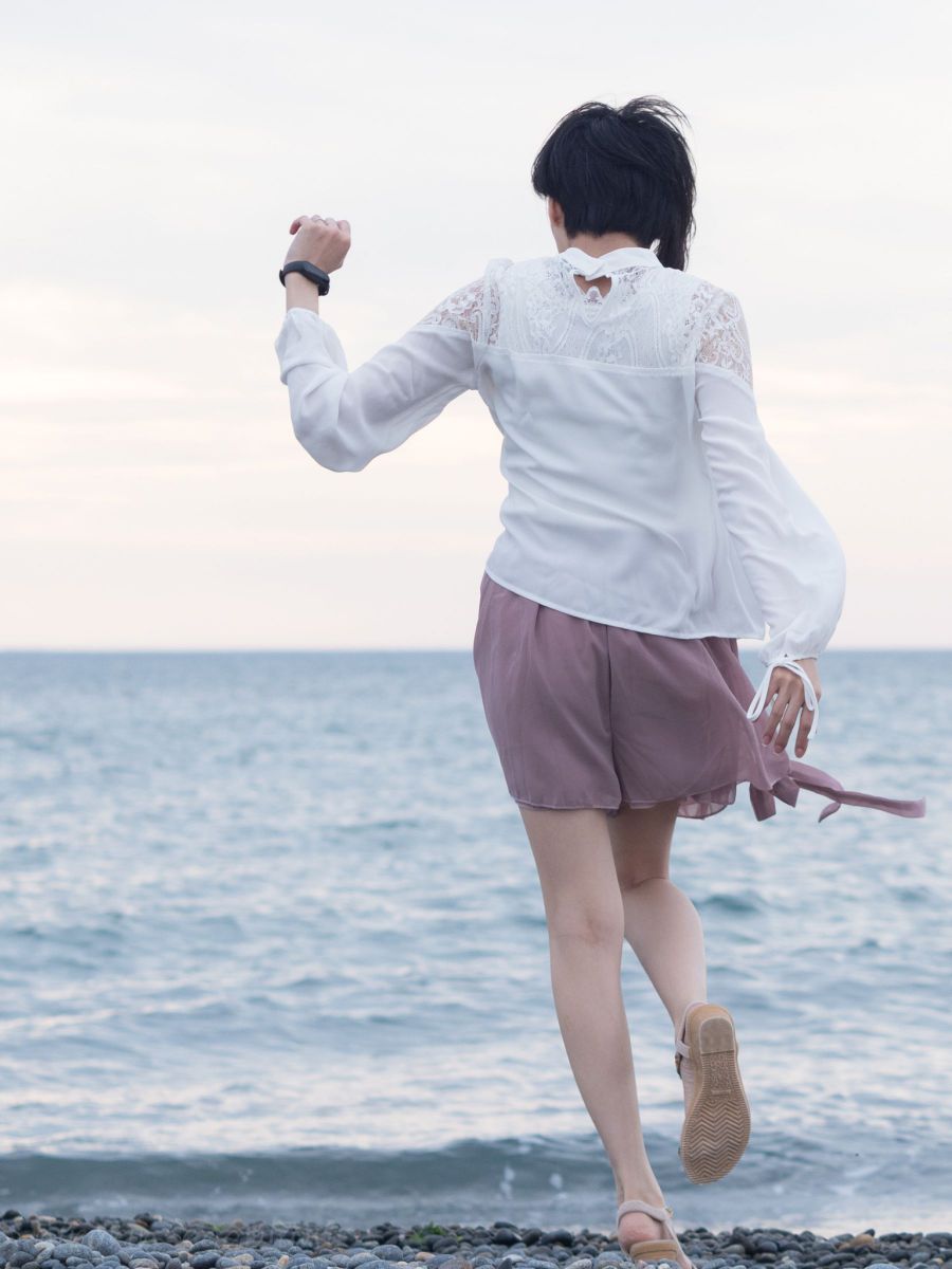 Dancing at the sea | GANREF