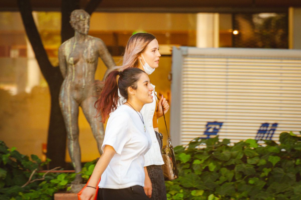 Lady on the Street | GANREF