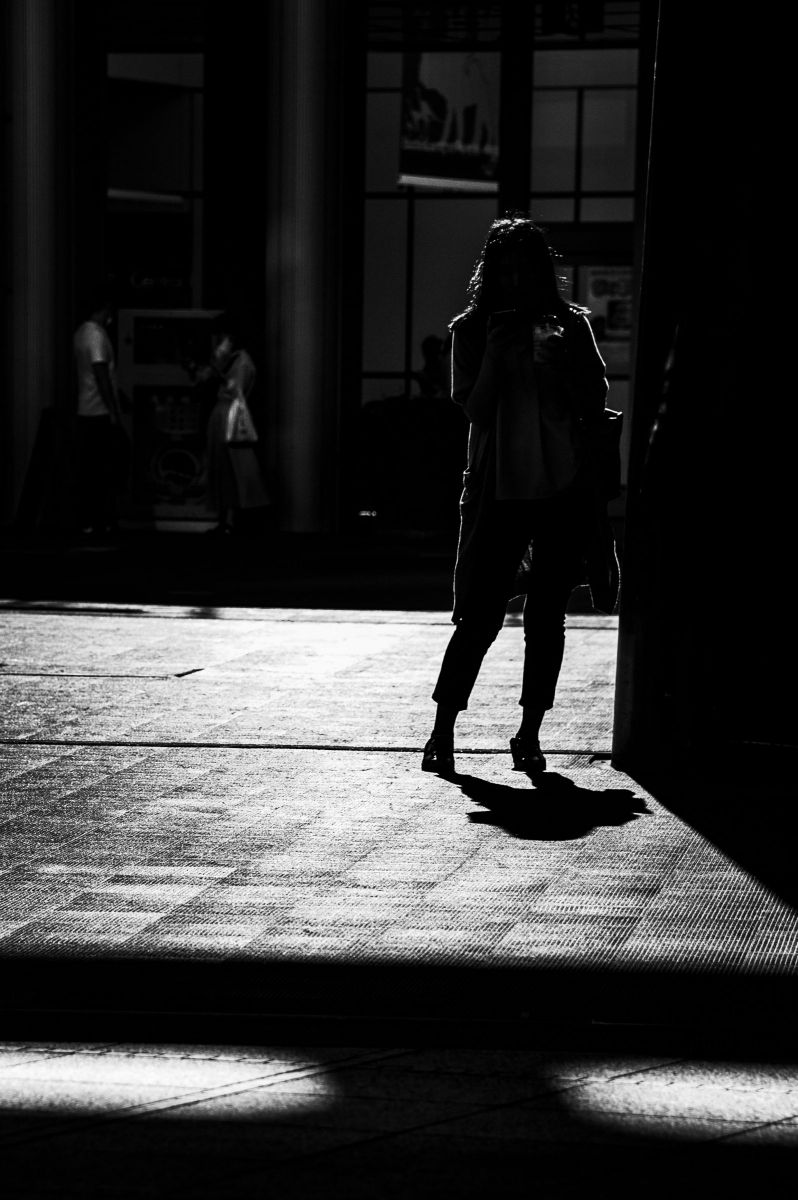 女のシルエット・モノクロVer. | GANREF