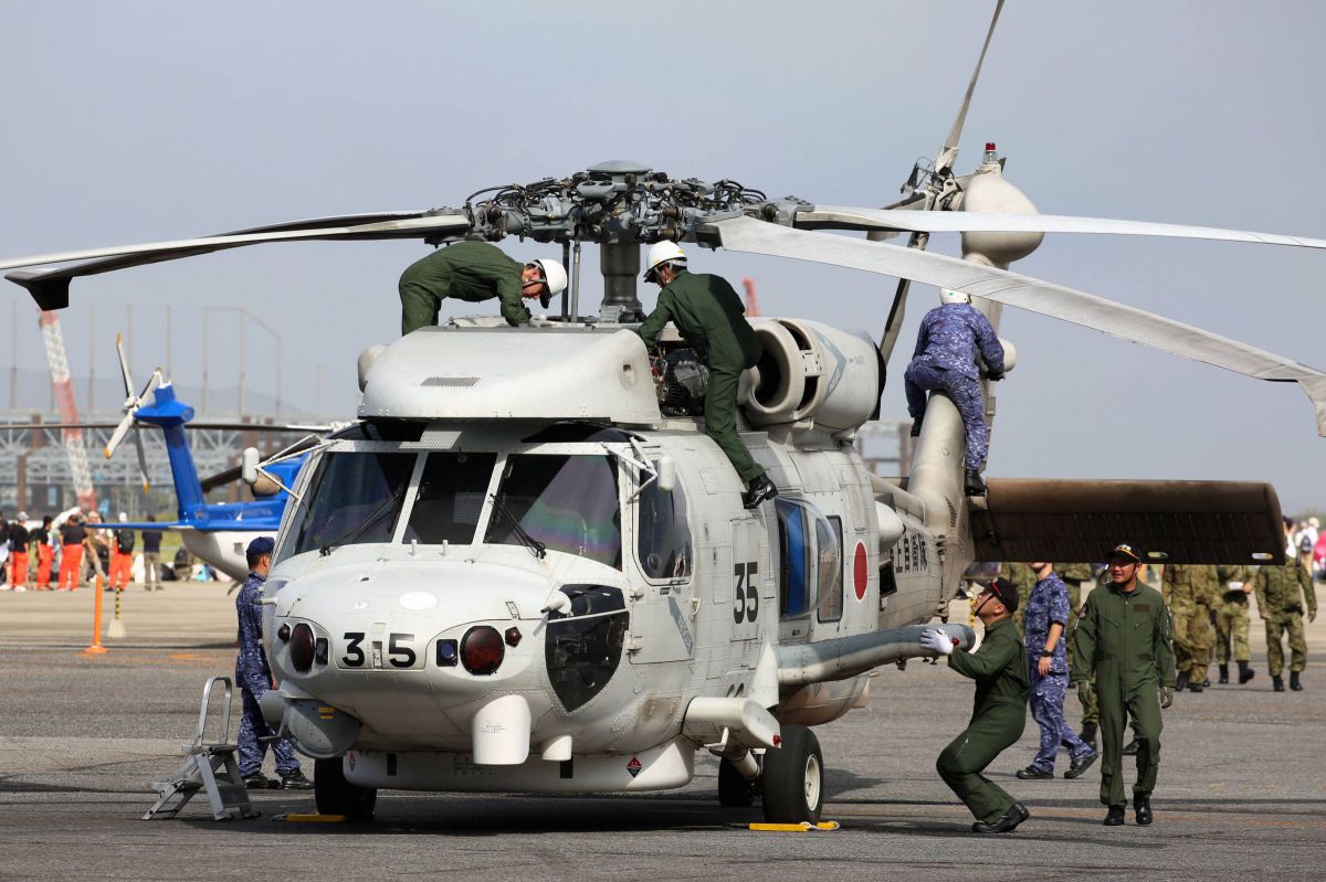 点検中のSH-60K | GANREF