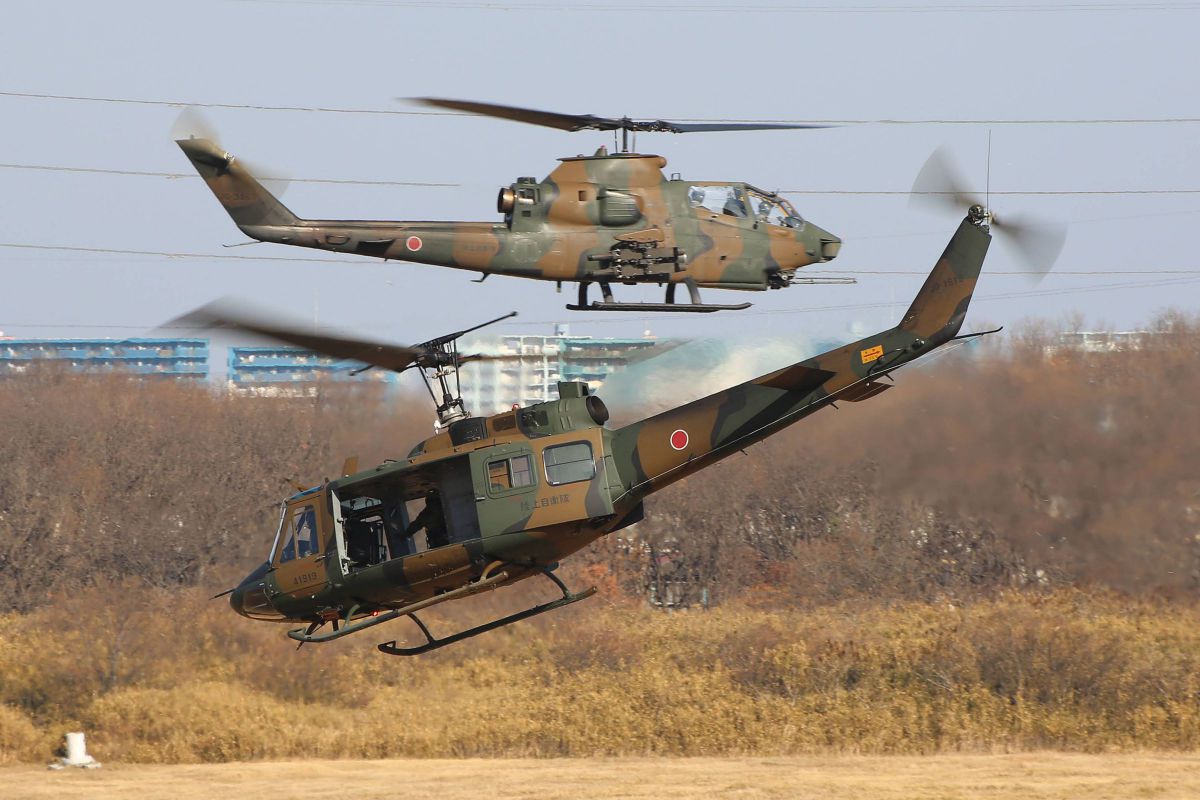 UH-1J vs AH-1S | GANREF