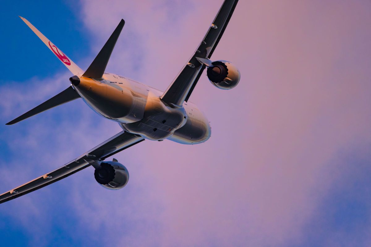 夏の残照に飛び立つ787 | GANREF