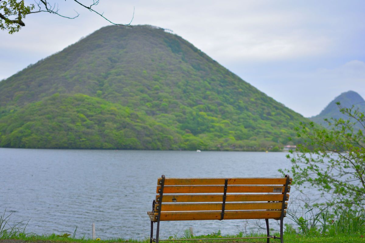 誰かを待つベンチ | GANREF