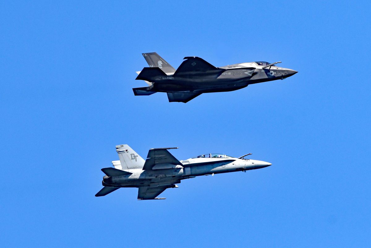 F－35B+FA18 空中給油 | GANREF