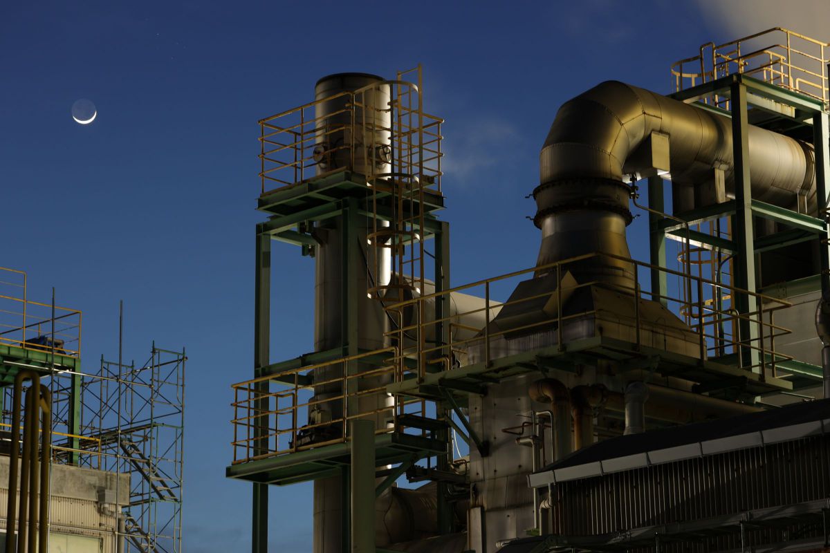 Moon and Factory | GANREF