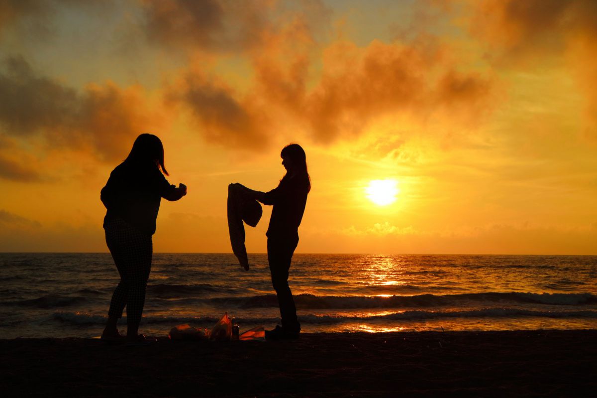 浜で生着替え | GANREF